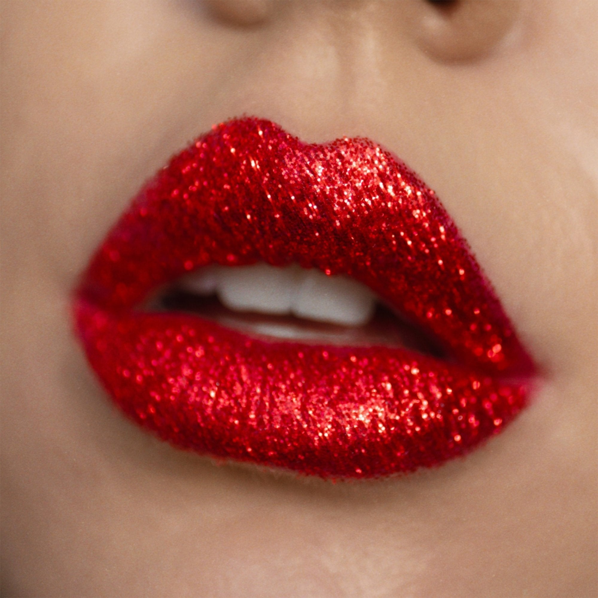 Lips – Stay Golden Cosmetics