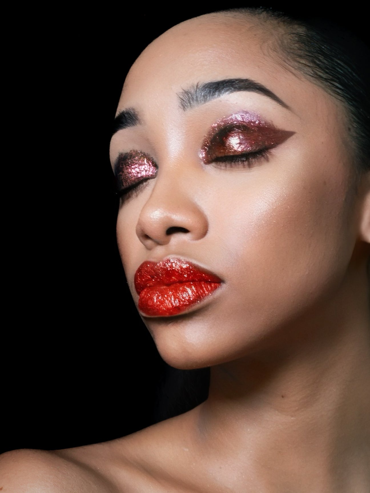 Glitter Lit Gloss – Stay Golden Cosmetics